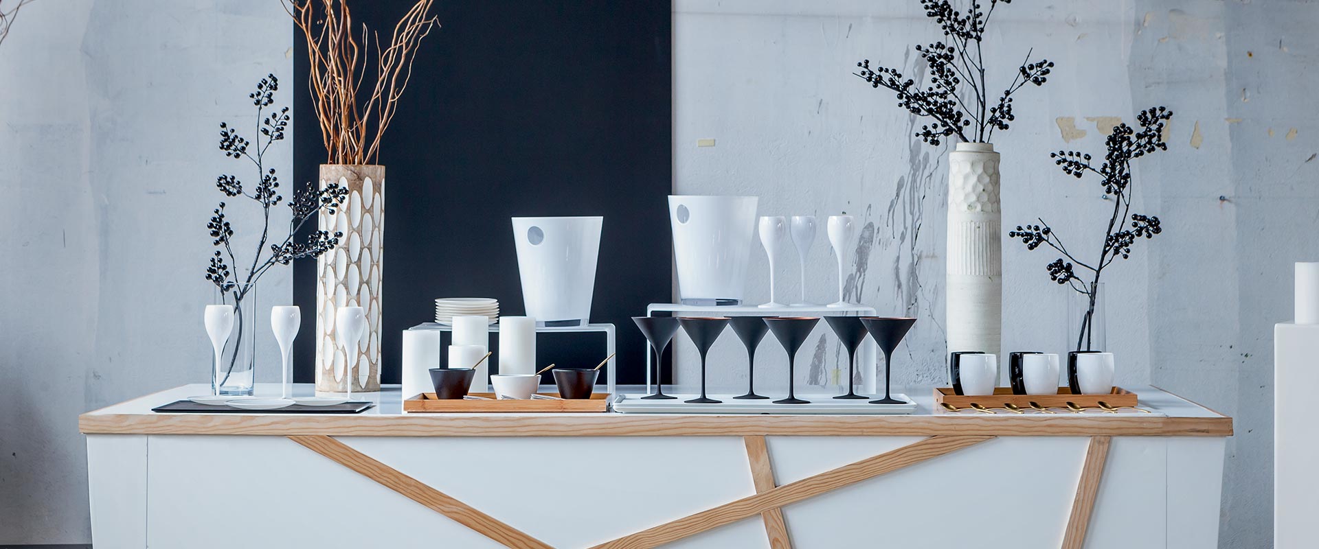 Alquiler de material para celebraciones y eventos. Mobiliario y vajilla ...